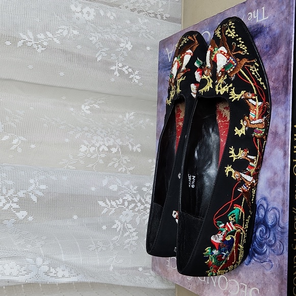 American Vintage | Shoes | Vintage Christmas Velvet Loafers Flats W ...